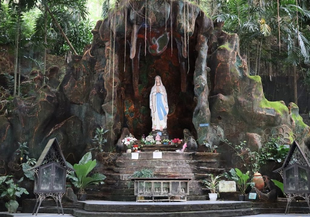 Gua Maria Sriningsih Jogja: Destinasi Wisata Religi Katolik Kaya ...